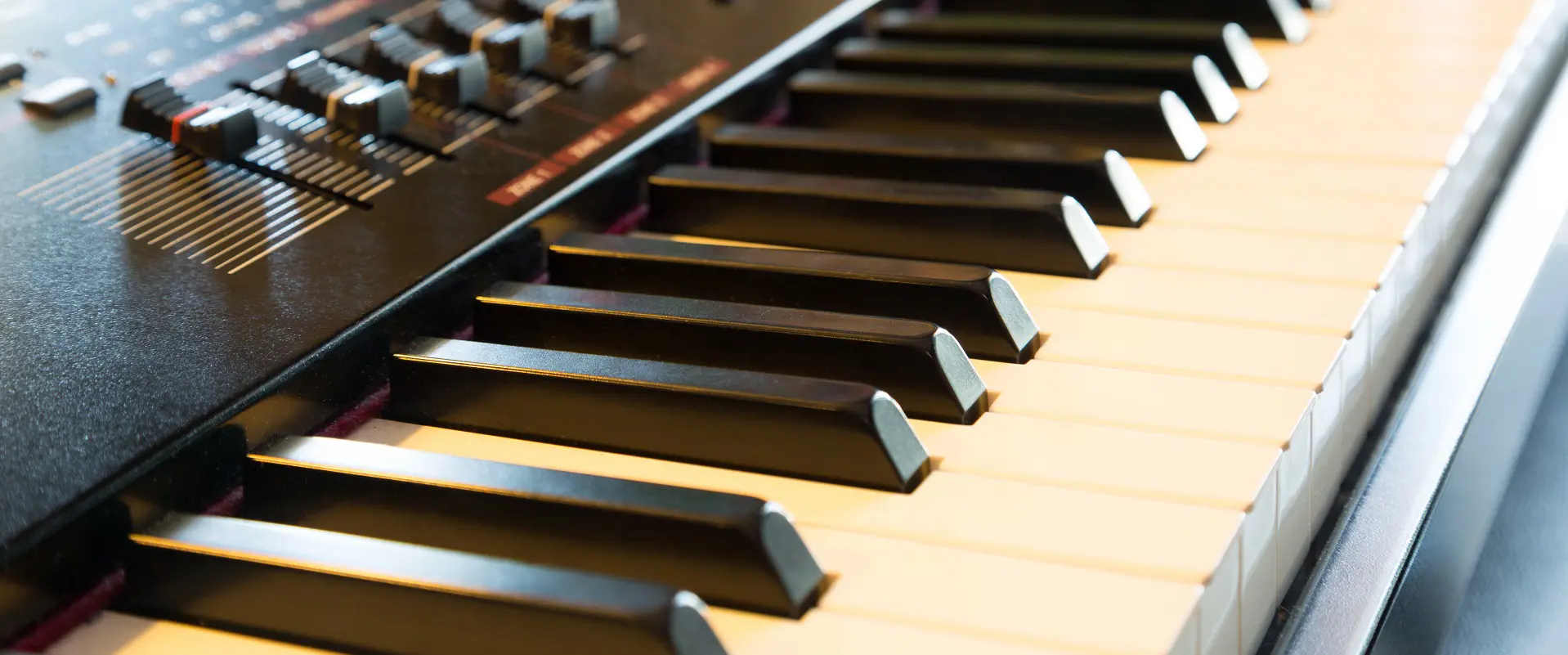 Keyboard spelen | Kaliber Kunstenschool